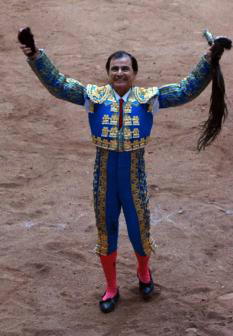 Glorioso adiós de Cavazos tras 42 años de alternativa