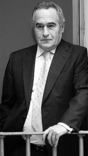 Juan Roldán trabaja en dos carteles de temática religiosa