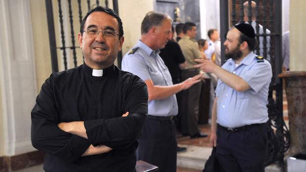 Pablo Panadero: «La presencia de un sacerdote es un derecho del militar»