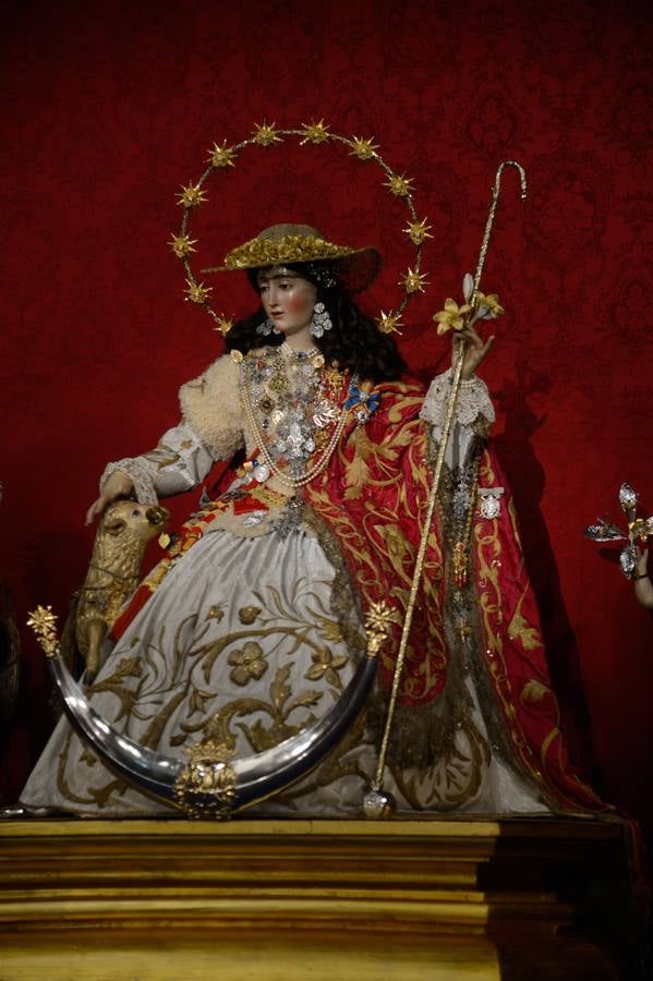 Galería del besamanos de la Pastora de Santa Marina