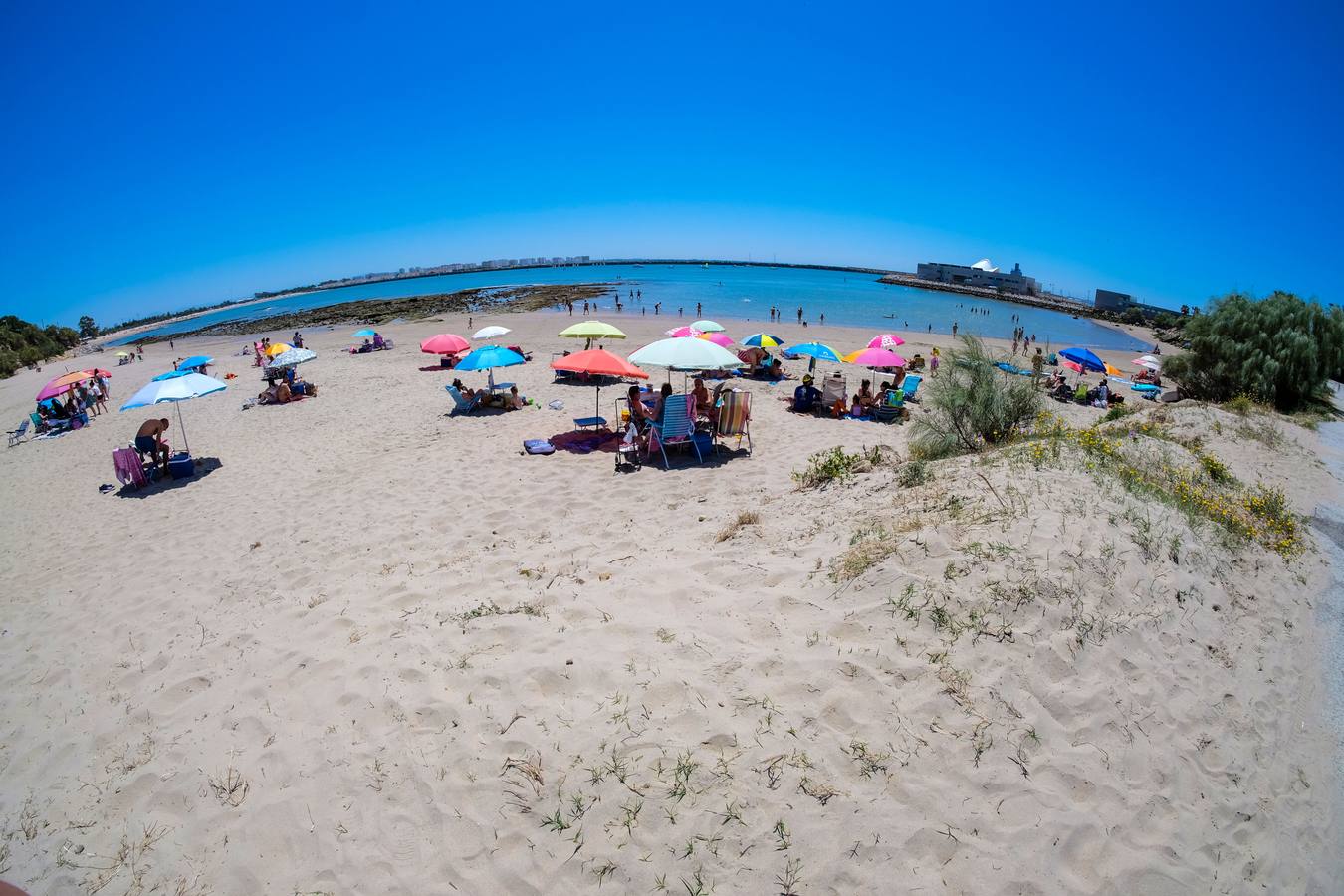 Fuerte afluencia en las playas de El Puerto de Santa María