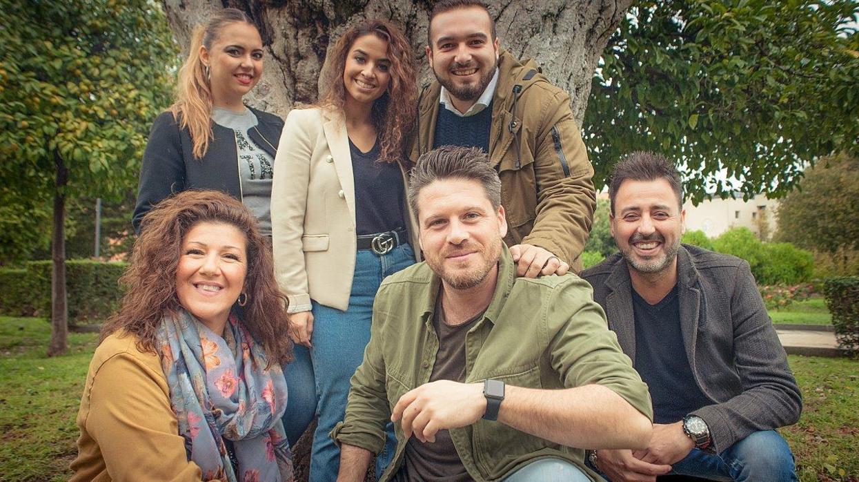 Raya Real cumple 25 años poniendo ritmo de sevillanas a éxitos ...