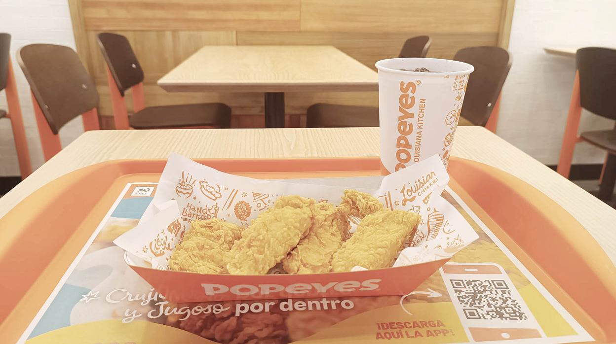 Así prepara Popeyes su pollo crujiente al estilo de Louisiana