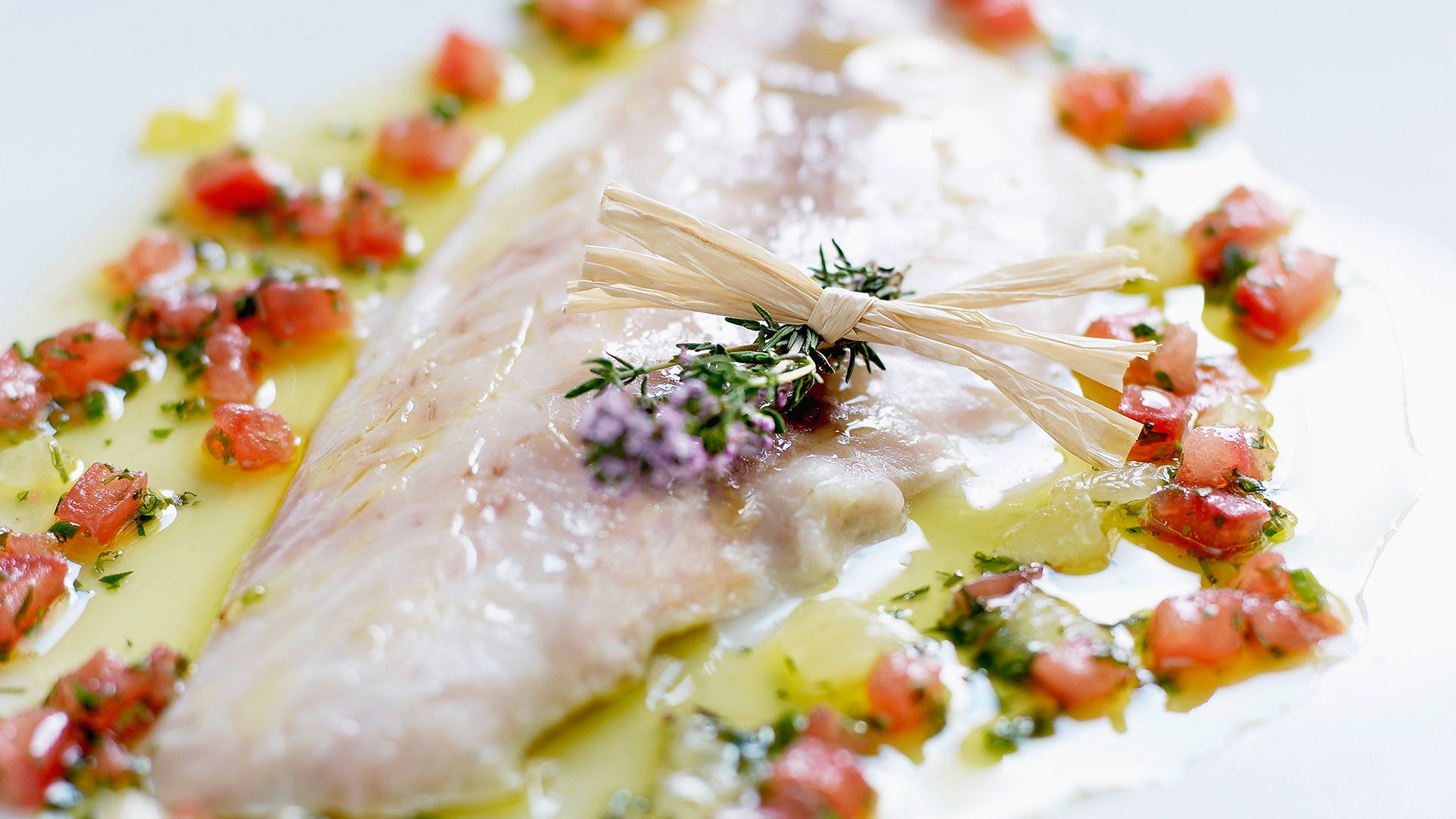 Besugo a la plancha con cardos en salsa - Gurmé