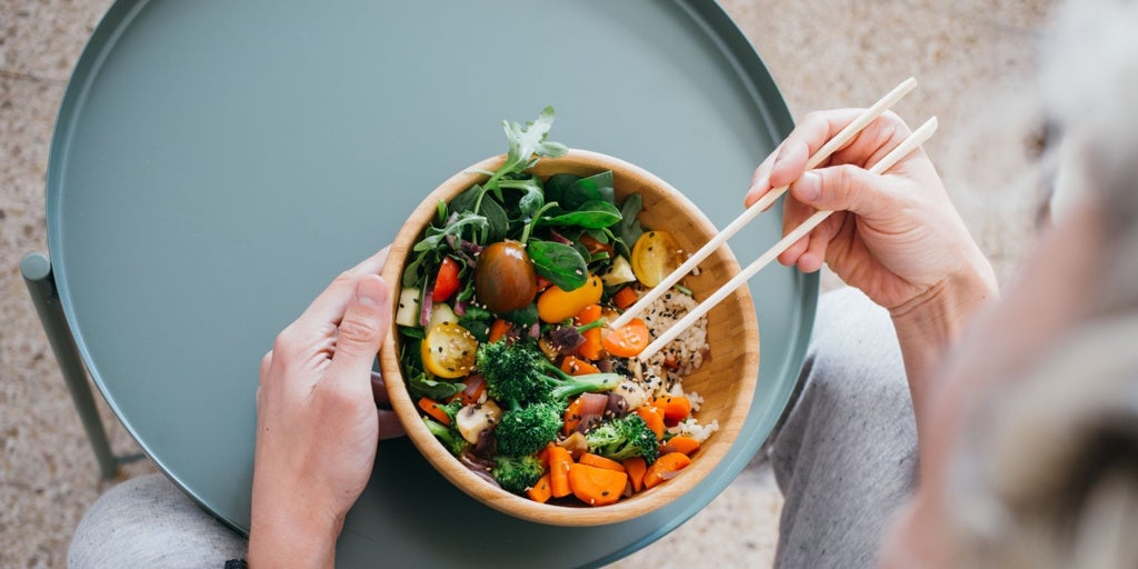¿Comer sano nos hace más felices? Descubre si la comida puede mejorar ...