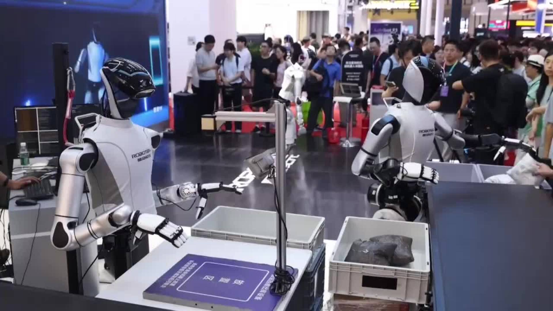 Vídeo de juliana bonde nua we communicated via text and