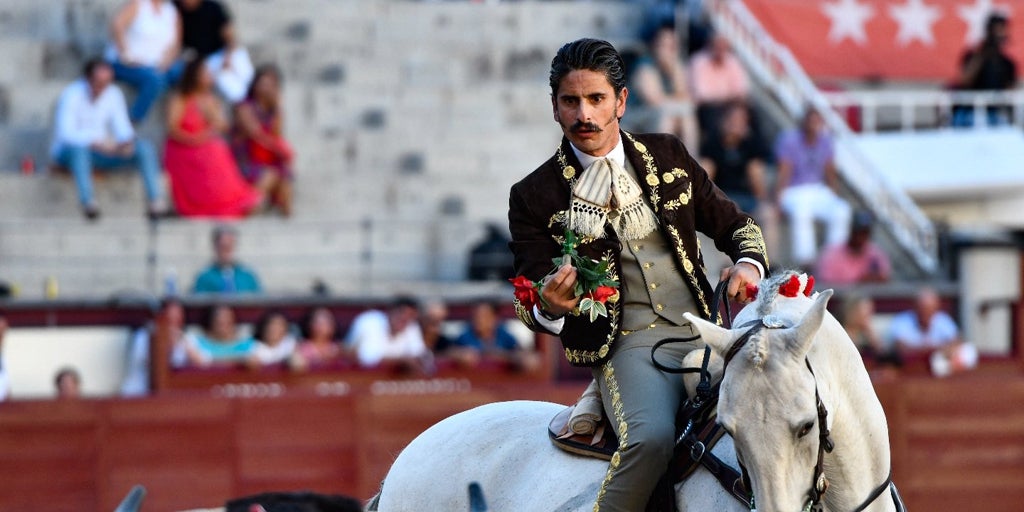 Las Ventas: del torero con bigote a la luminosa faena de Romero