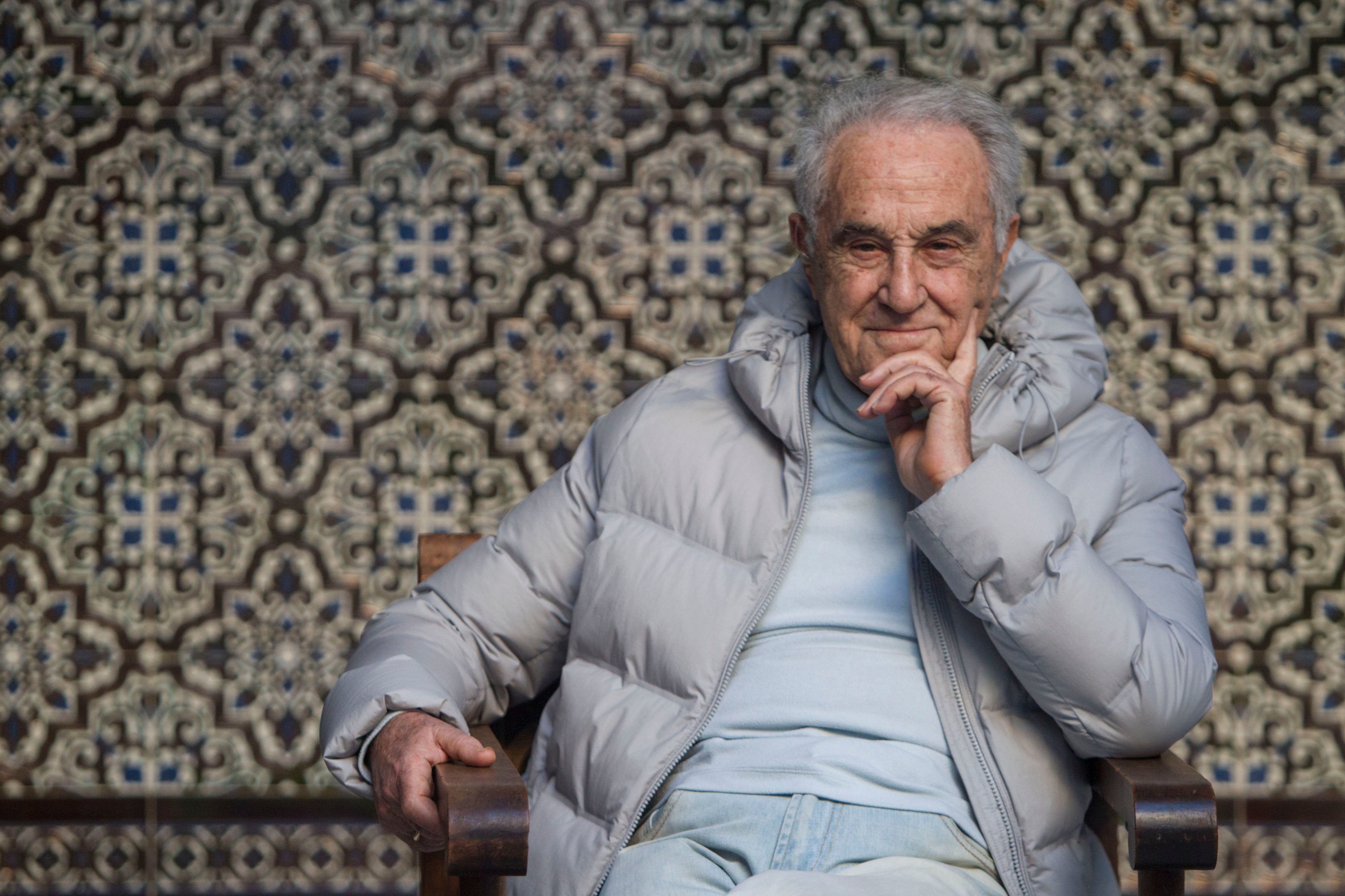 La vida del periodista José María Carrascal, en imágenes