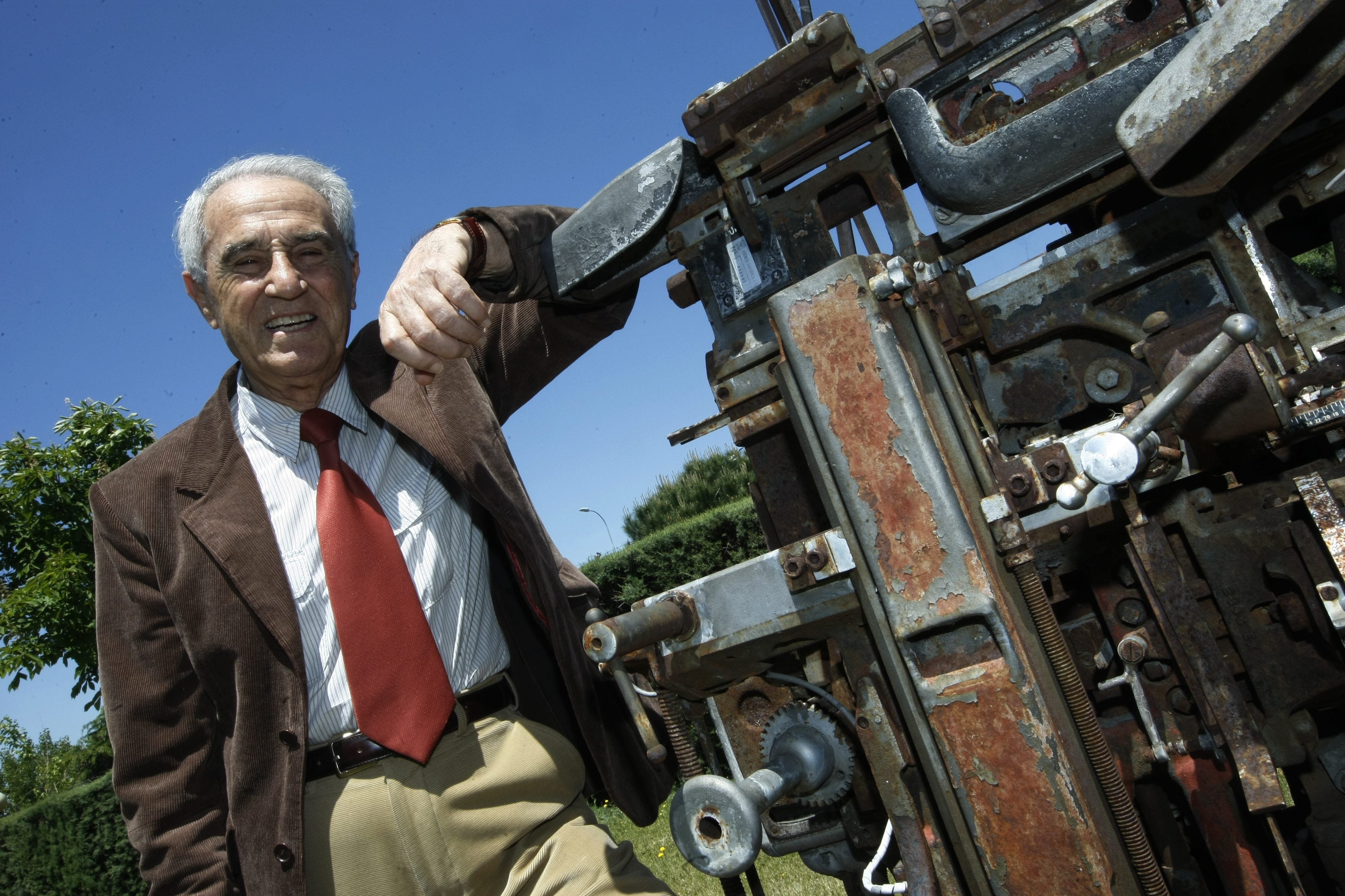 La vida del periodista José María Carrascal, en imágenes