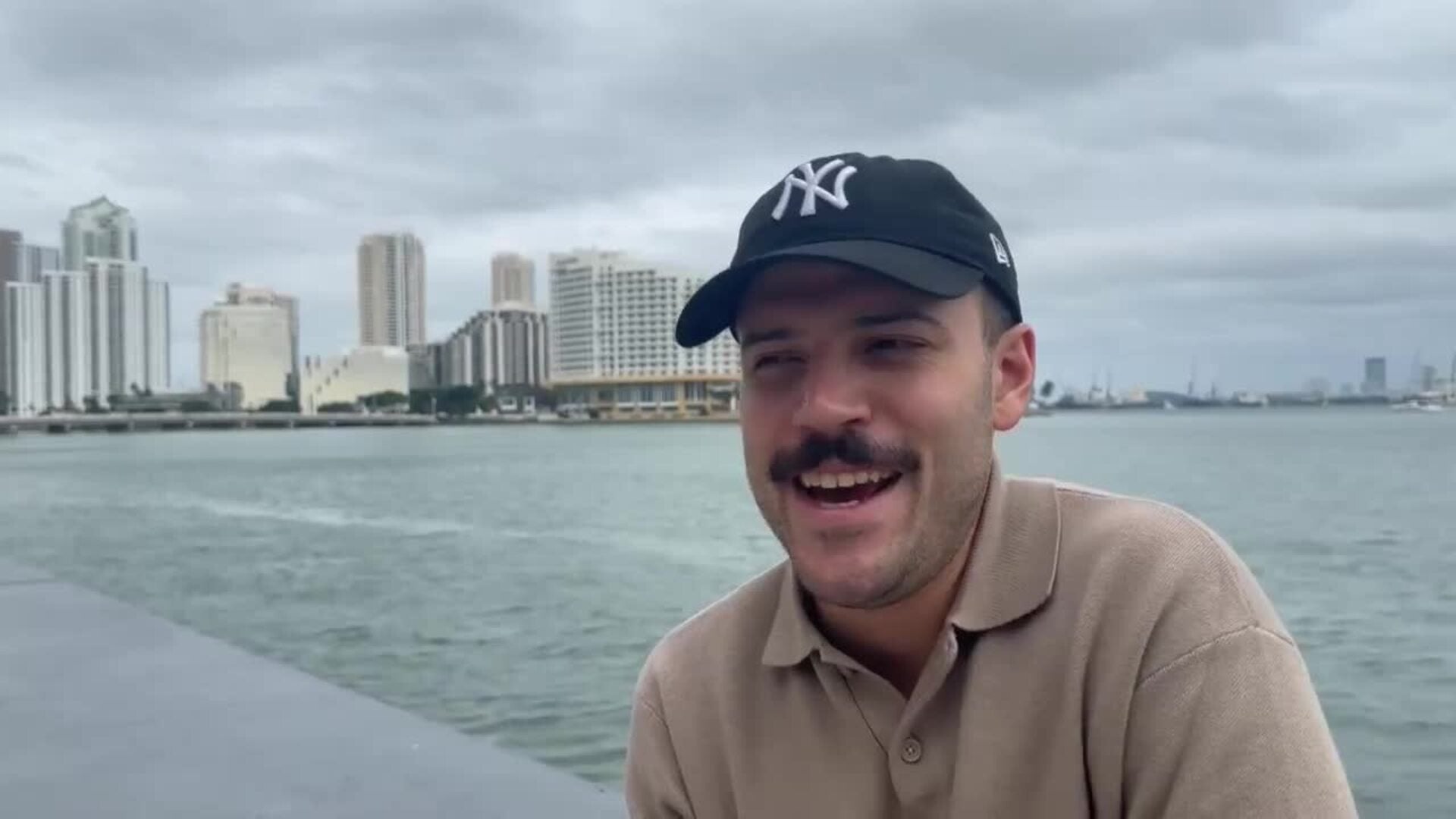 Ángelo Colina, el latino que está haciendo reír a Estados Unidos en español