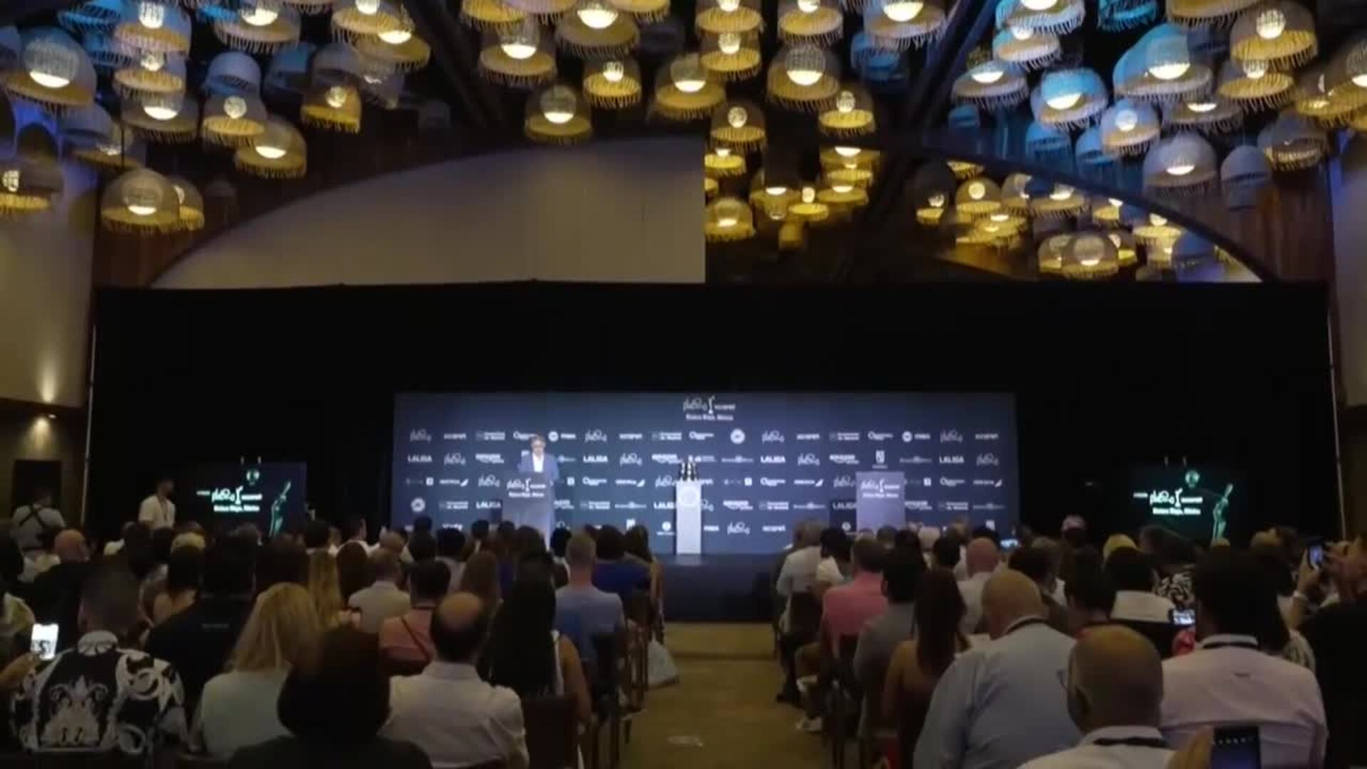 Májida Issa y Esmeralda Pimentel, presentadoras de los Platino