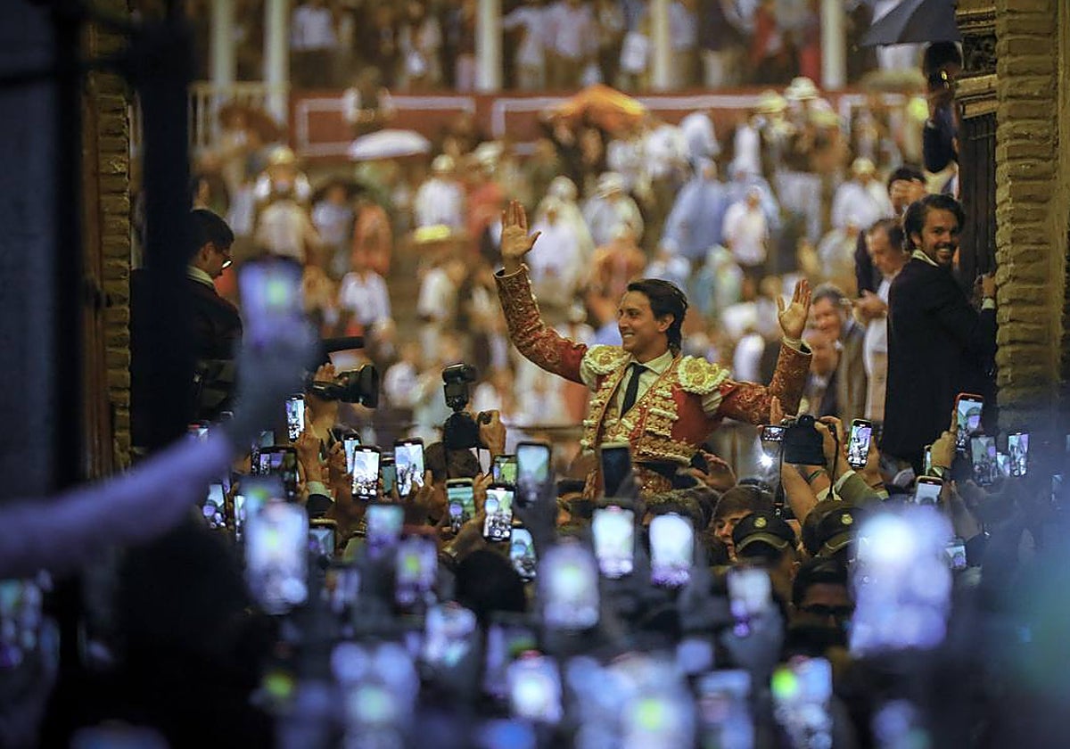 Las imágenes de la corrida de Ortega, Roca Rey y Aguado en Sevilla 2024