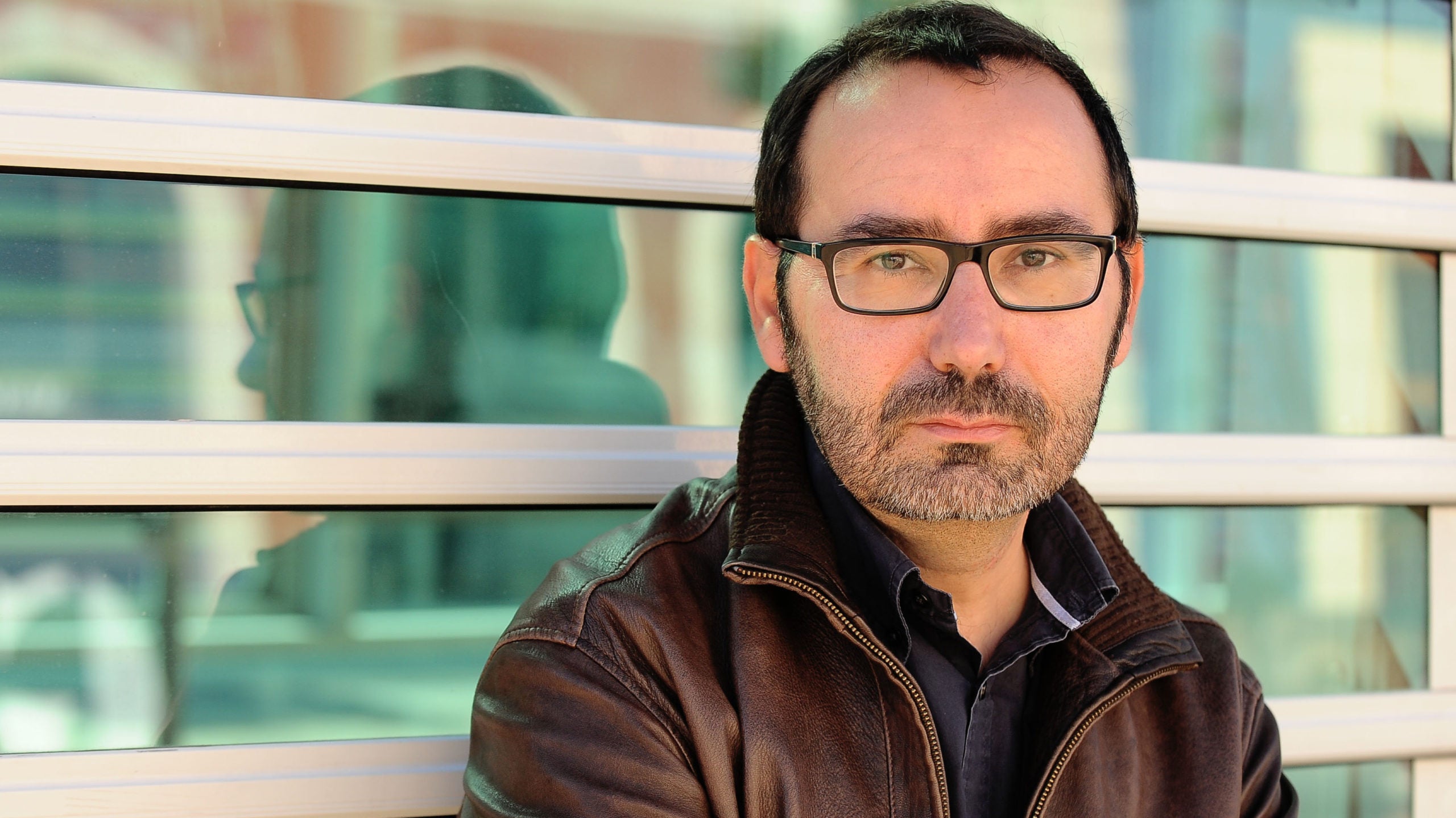 CRÍTICA DE:: 'Escribir la tierra', de Javier Morales: ¿sobrevivirá nuestro planeta?