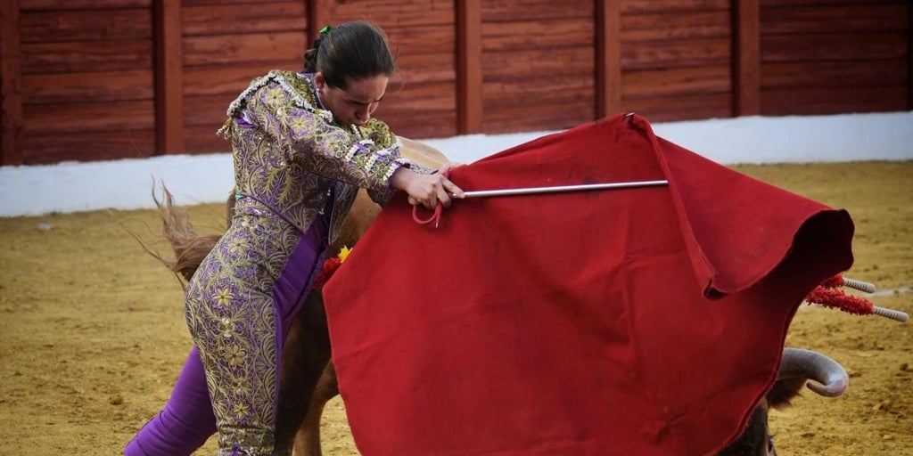 La novillera Carla Otero corta la temporada