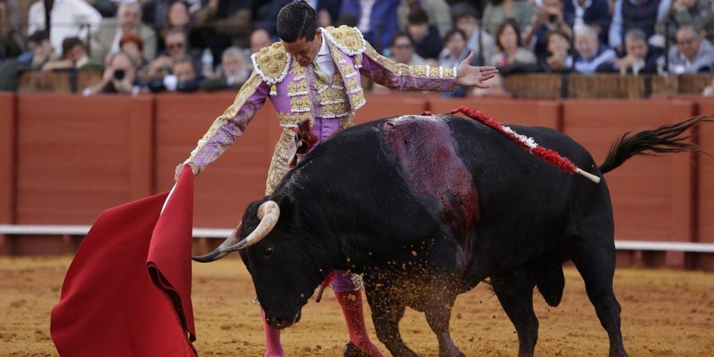 Las imágenes de la corrida de El Fandi, David Galván y Ginés Marín en ...