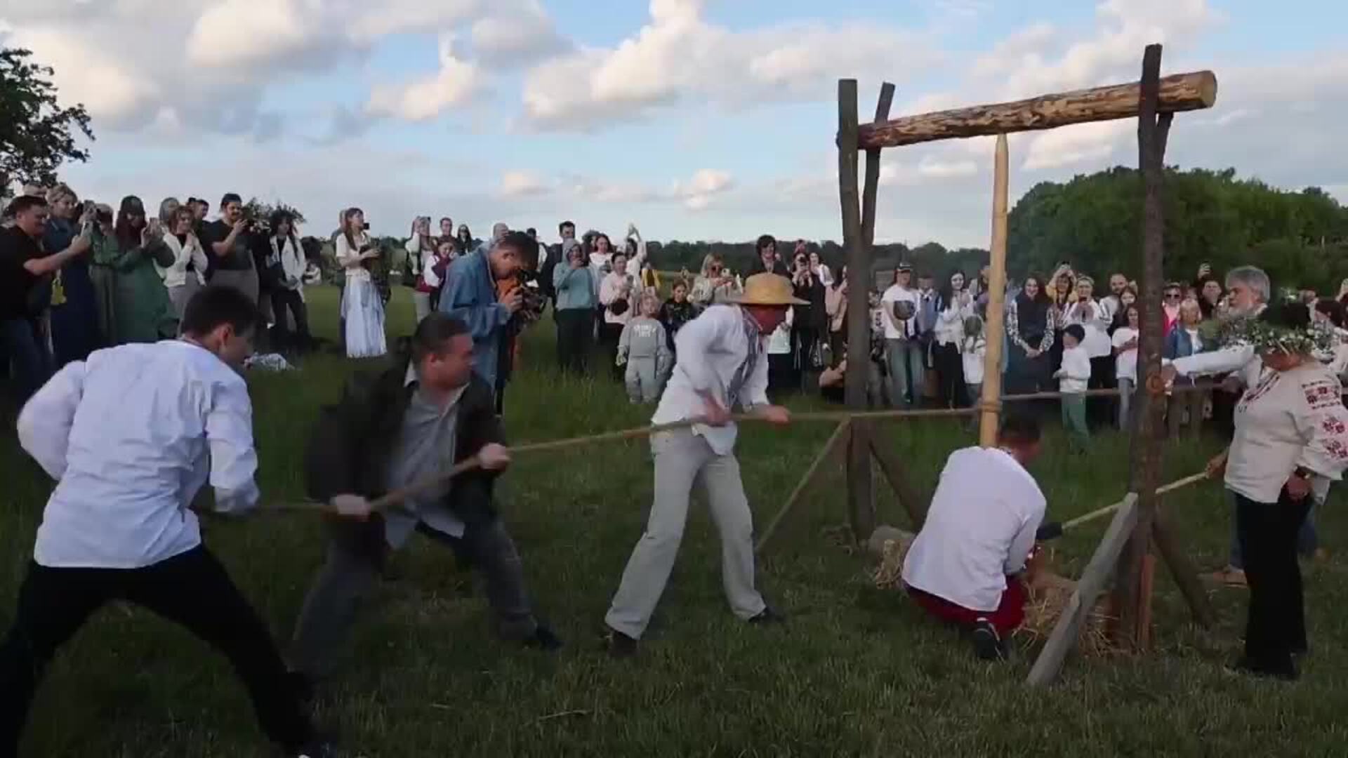 Ucranianos celebran la fiesta pagana de Ivana Kupala en Kiev