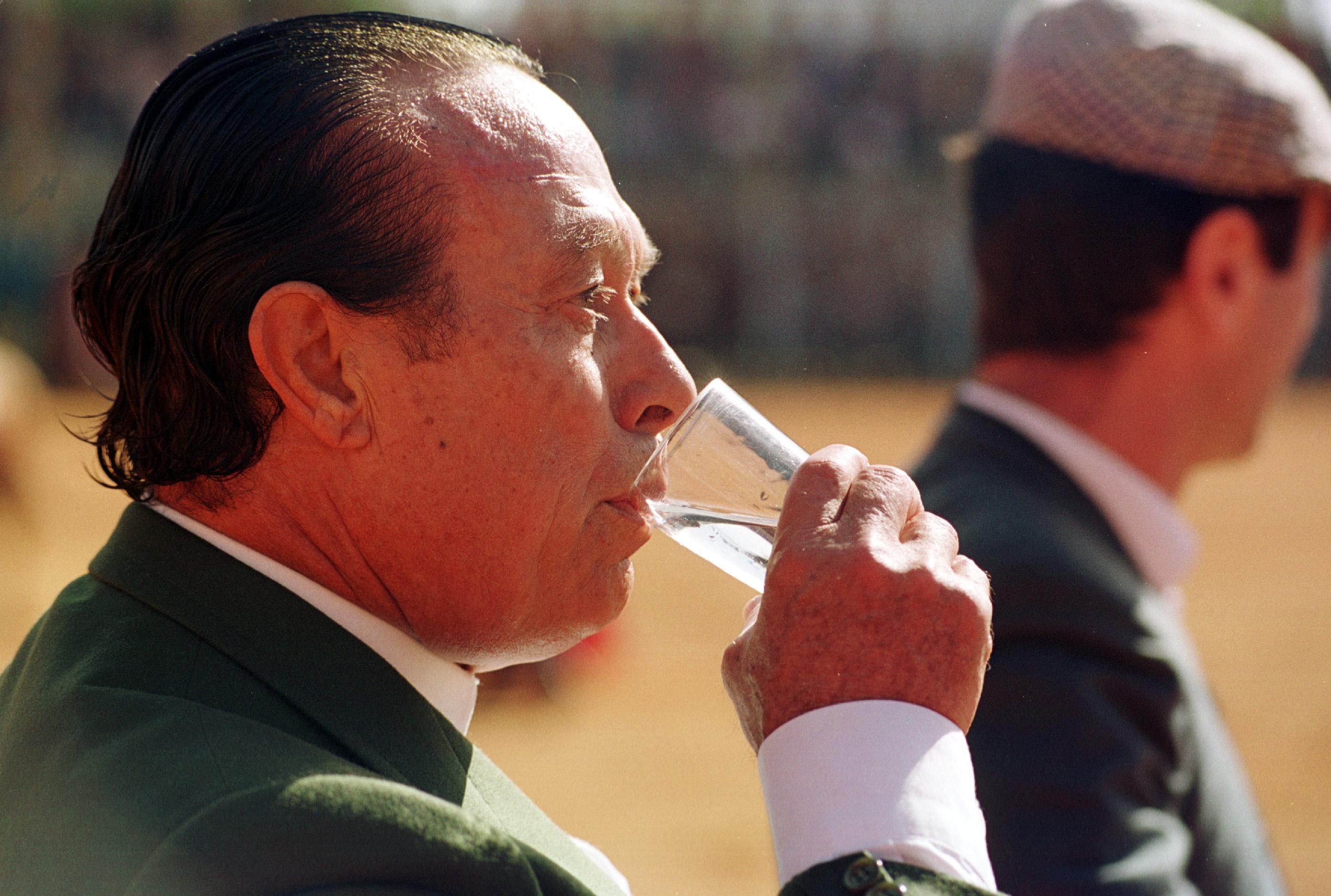 El último paseíllo de Curro Romero en La Algaba, en imágenes