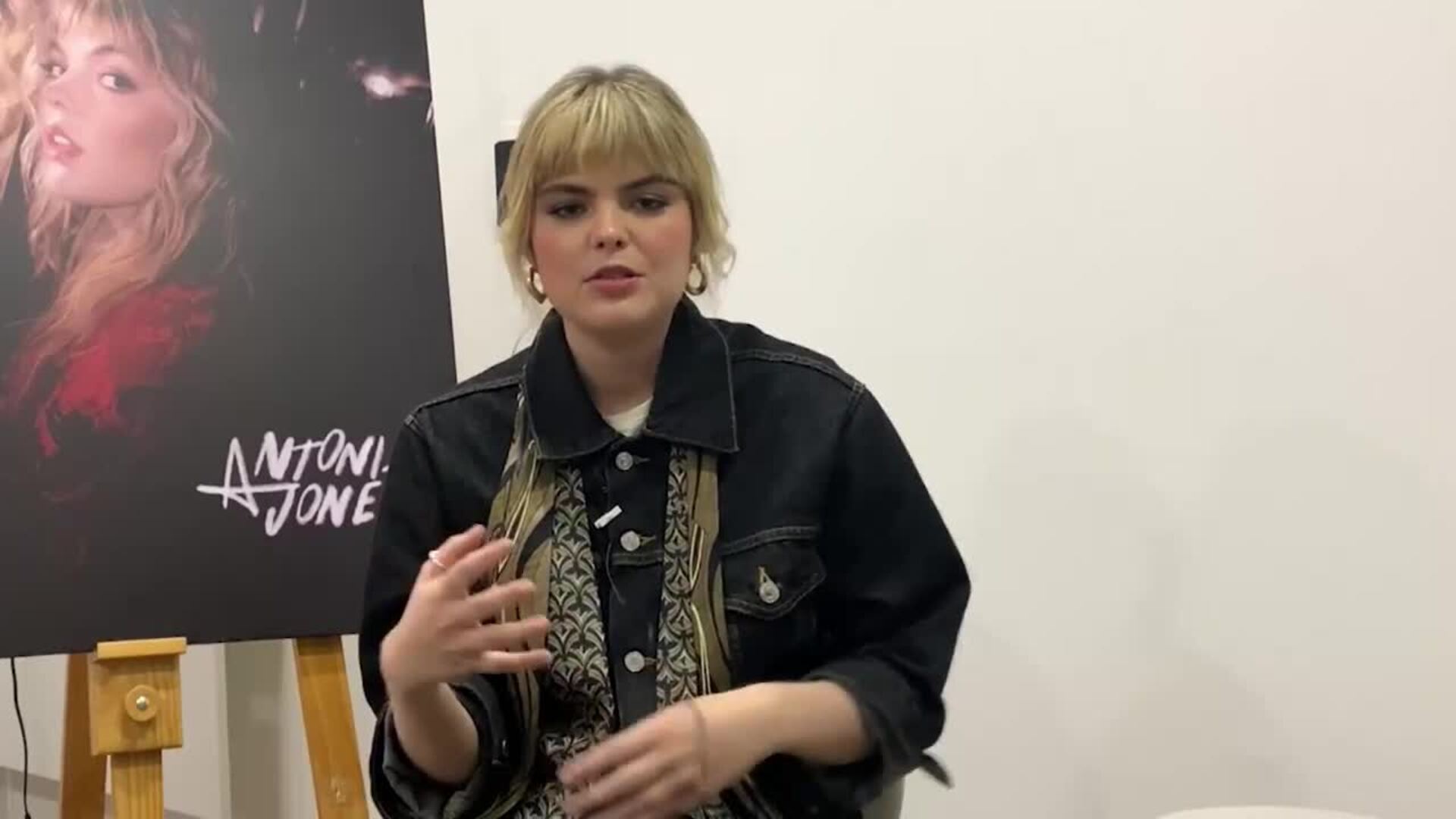 Antonia Jones, primera artista de sello Juanes, debuta con letras ...