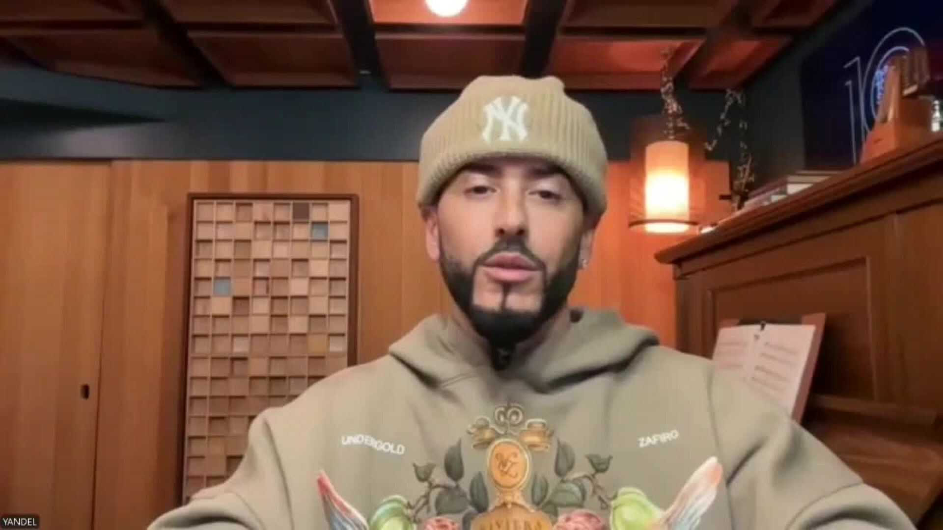Yandel lanza el primer álbum de reguetón grabado en vivo junto a una ...