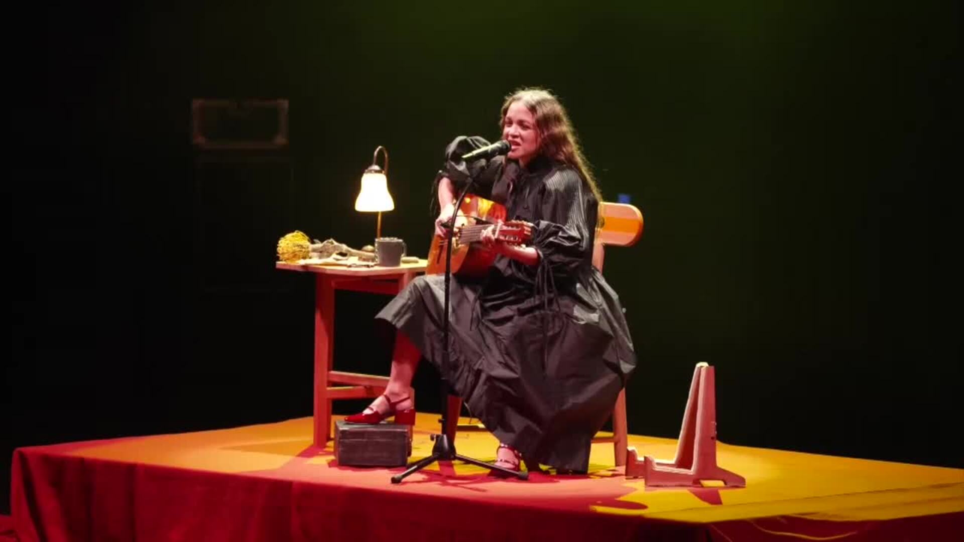 Natalia Lafourcade embriaga Cap Roig con su dulzura y habilidad innata ...