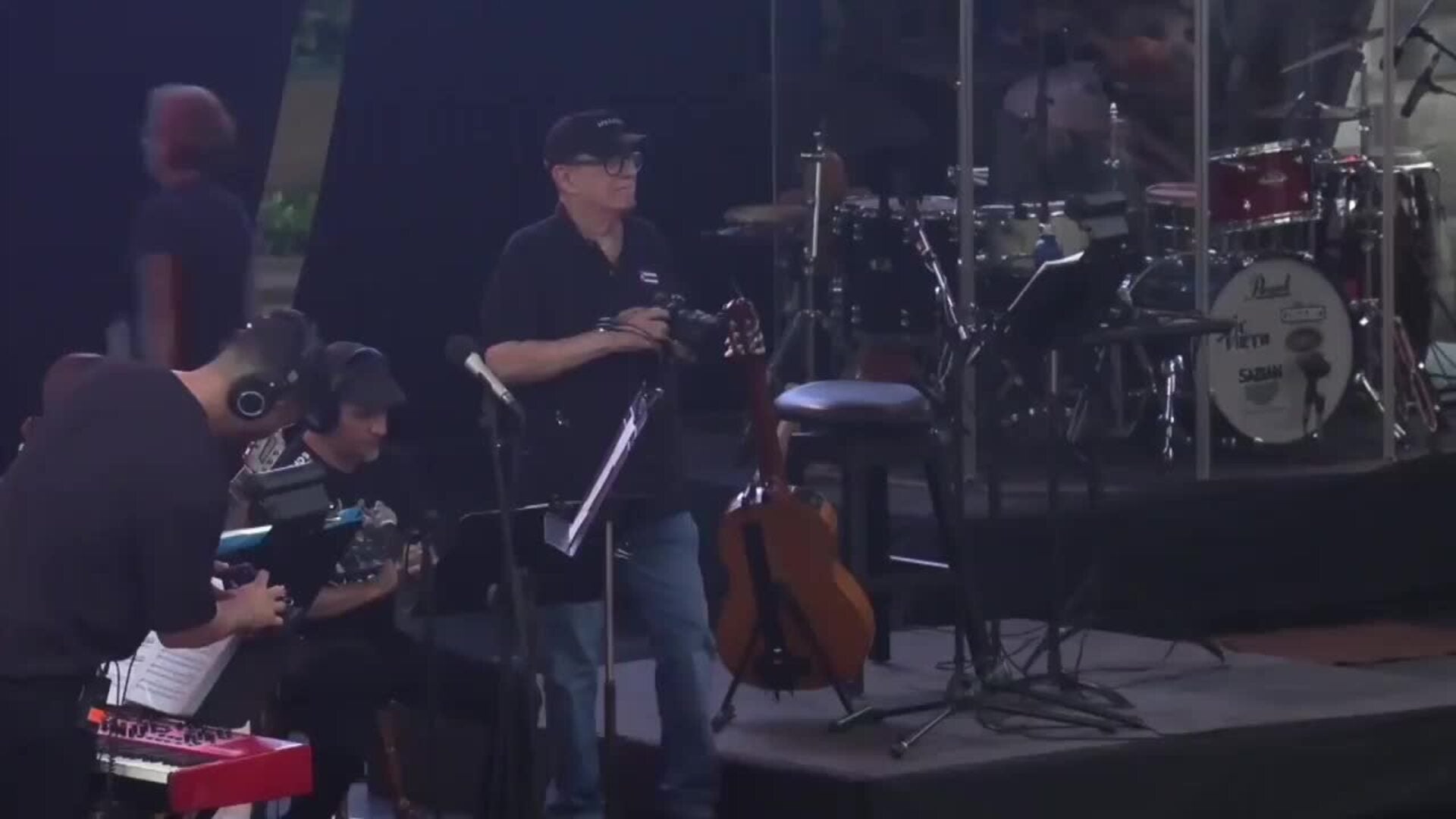 Cuban singer Silvio Rodríguez returns to Havana stage after 20 years