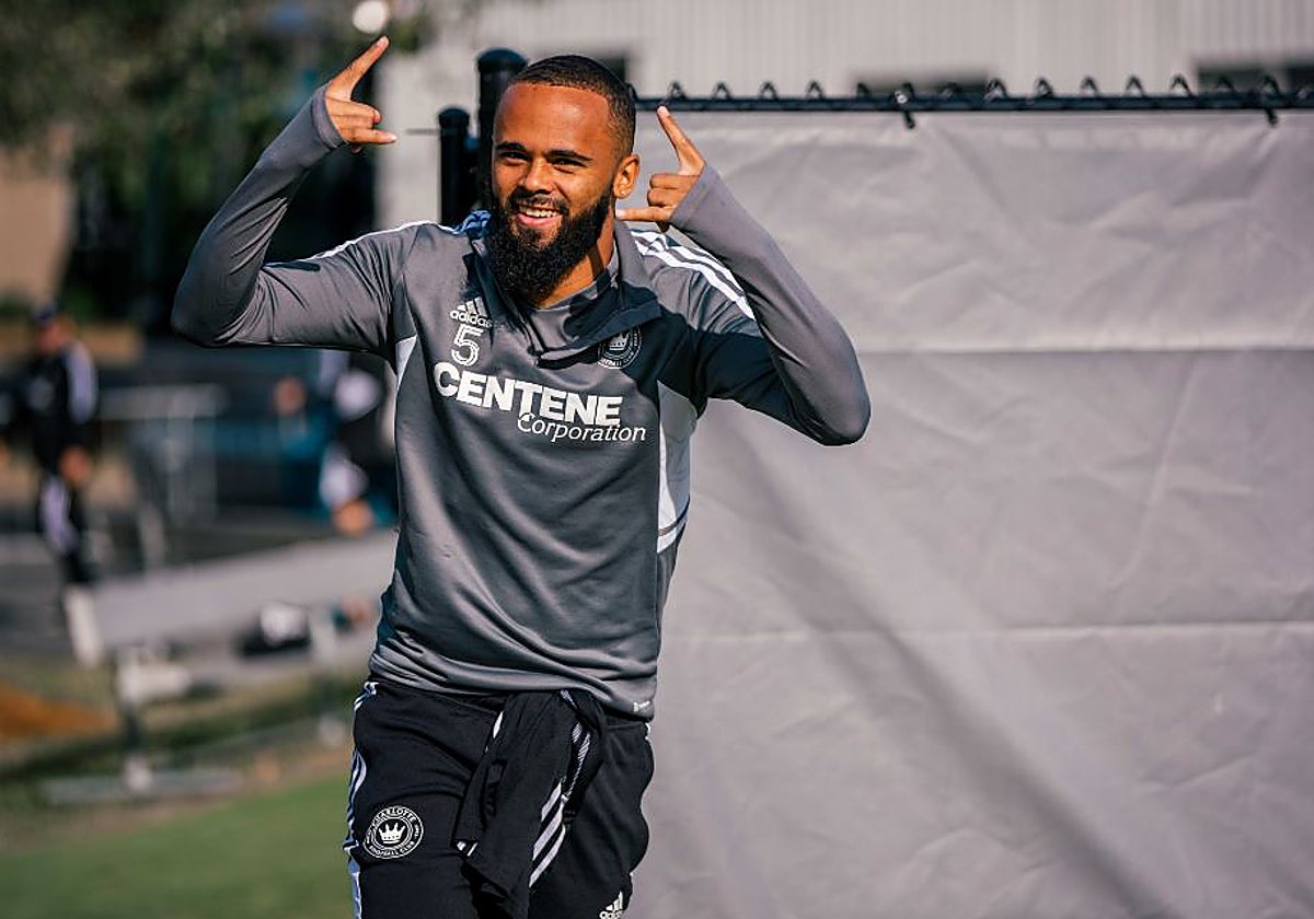 Muere a los 25 años el futbolista Anton Walkes tras estrellarse su ...