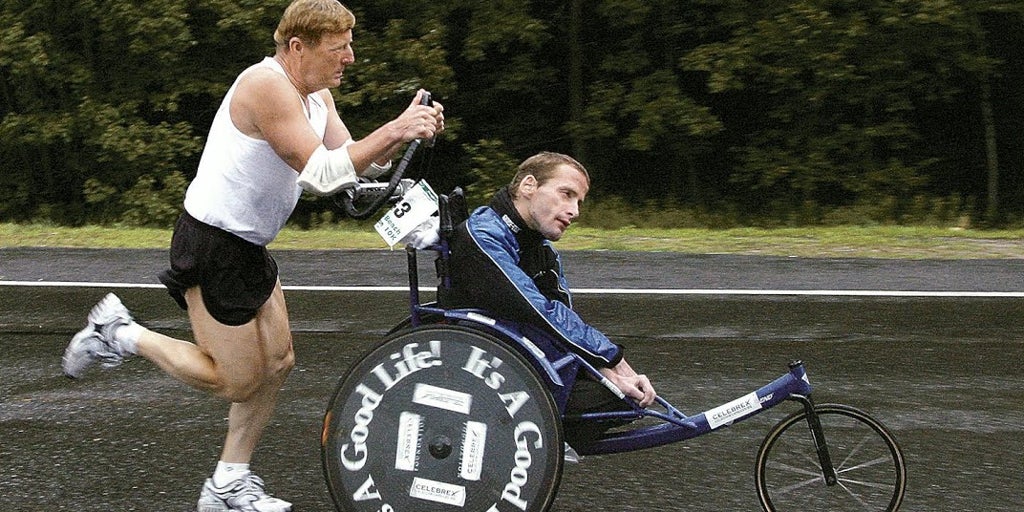 Muere Rick Hoyt, el corredor con parálisis cerebral a quien su padre ...