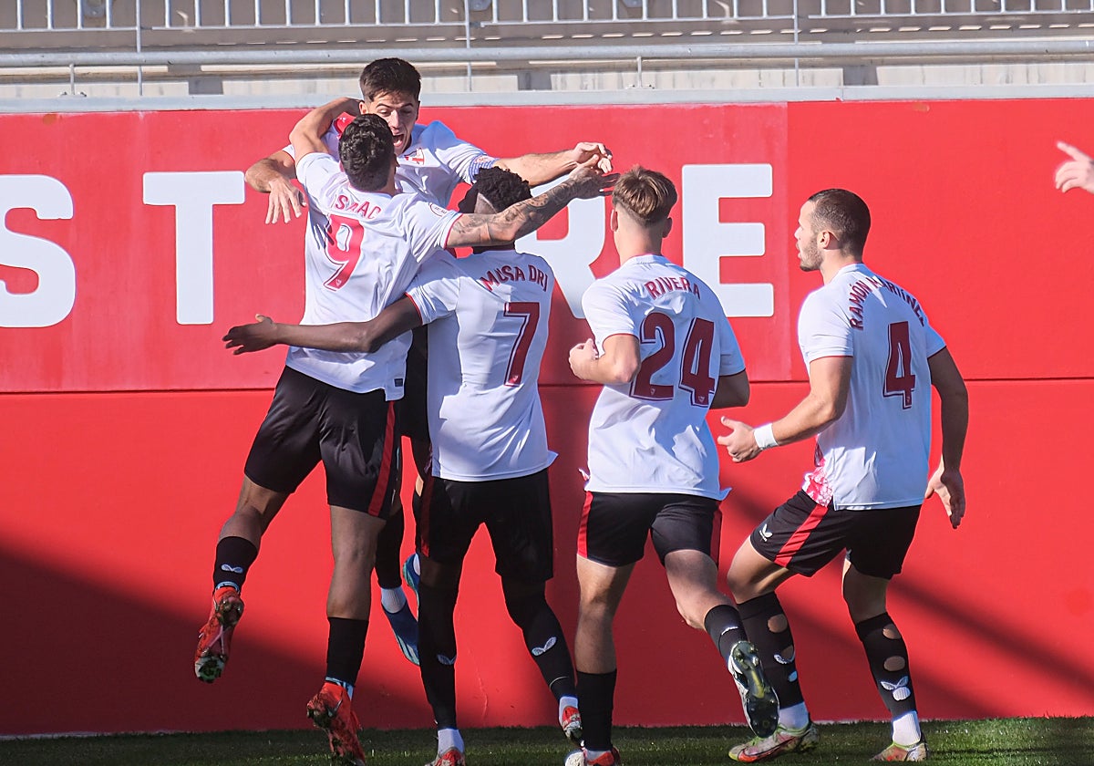 El Sevilla Atlético retoma la competición mostrando músculo de líder (3-0)