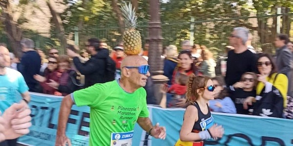 La sorprendente historia detrás del atleta que corrió el Zurich Maratón ...