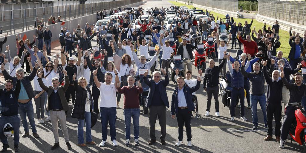 El mundo del motor se vuelca con Valencia: entregan 80 vehículos a los ...