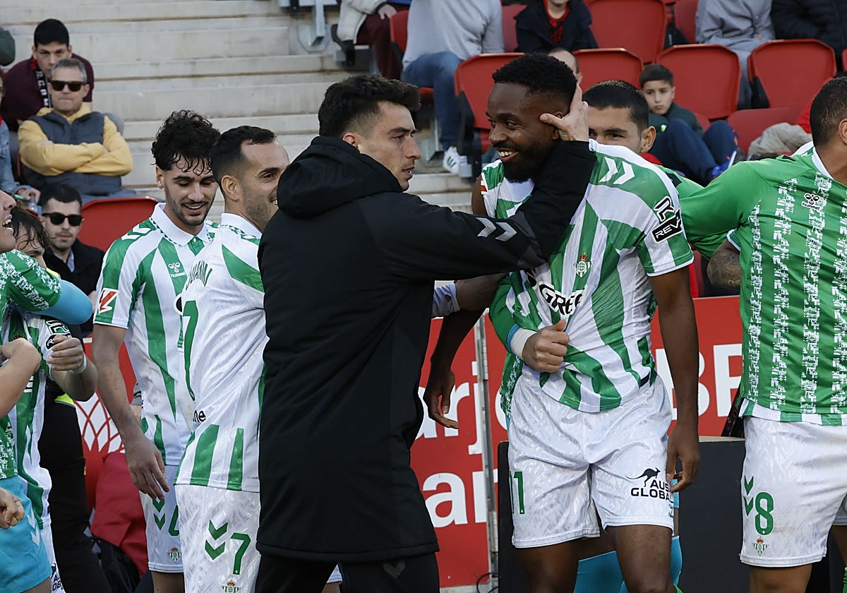 Bakambu ya sabe lo que es marcar con el Betis en LaLiga