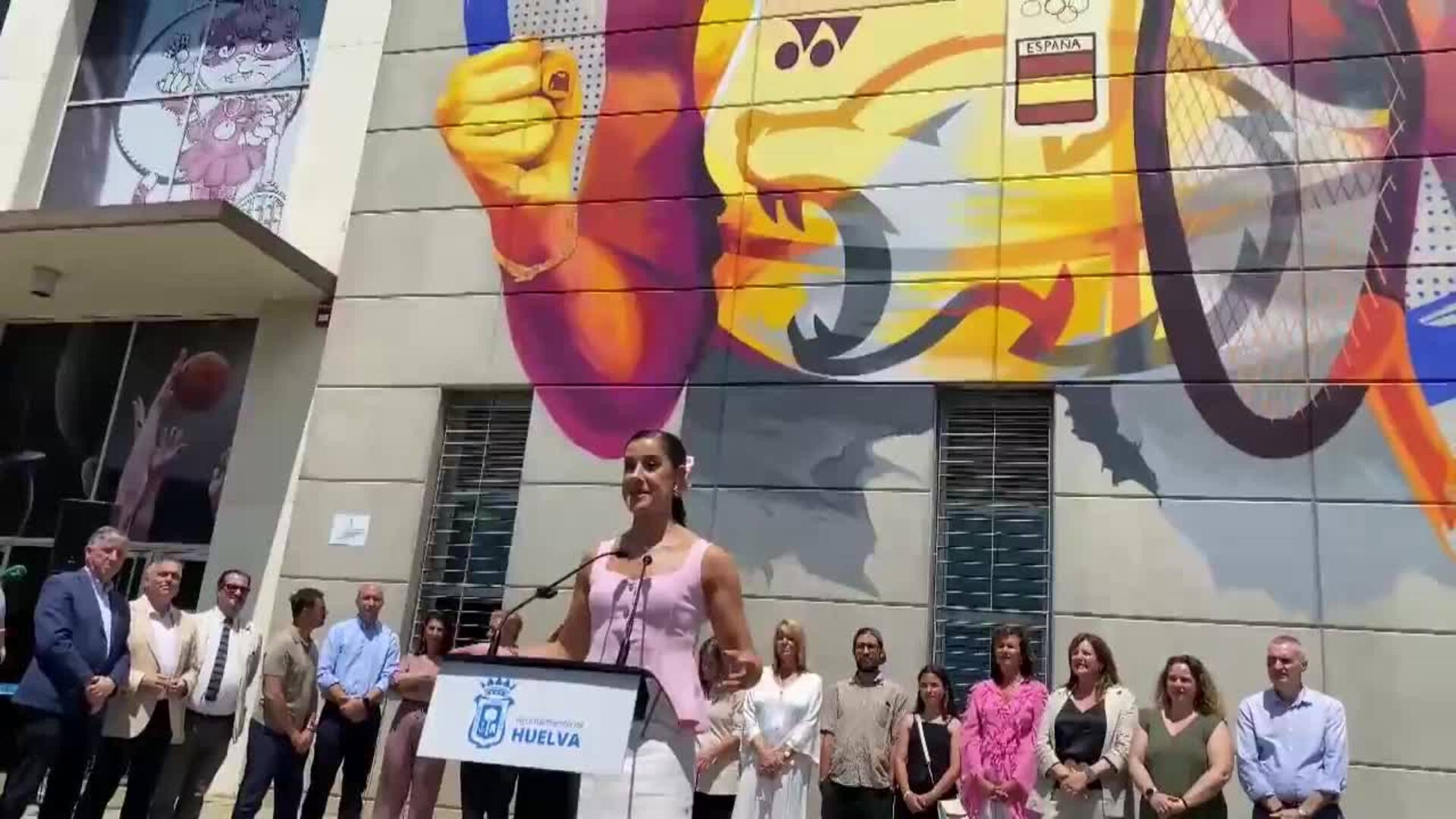 Un gran mural con su imagen homenajea a Carolina Marín en su Palacio de ...
