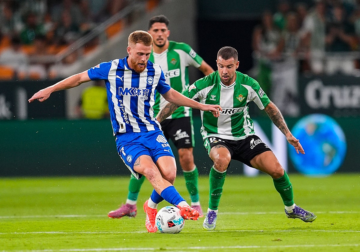 El Betis emite el parte médico de Aitor Ruibal