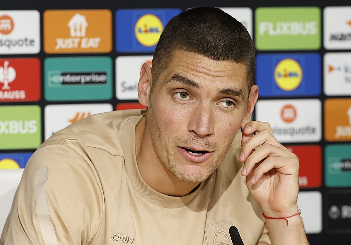 Milenkovic: «El Betis es más que Antony, tiene una plantilla muy buena»
