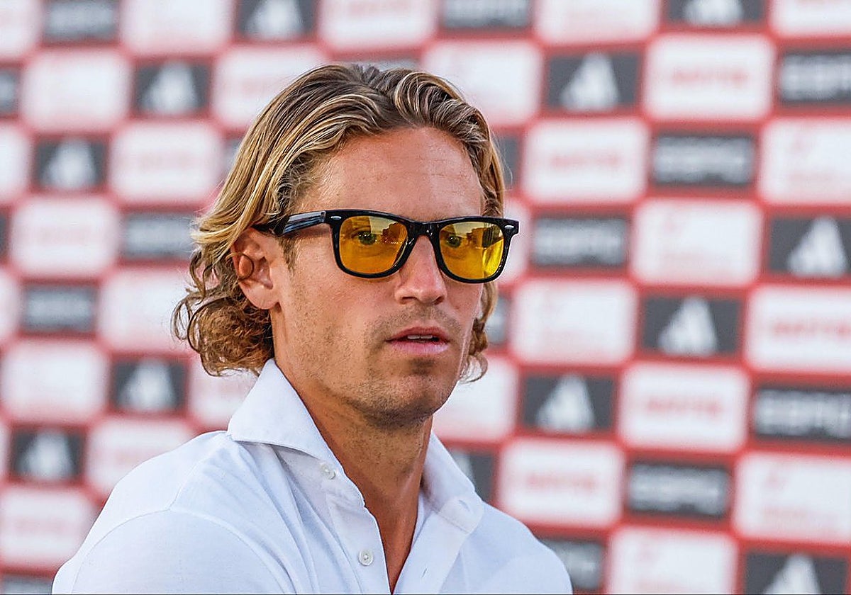 Marcos Llorente, salud extrema o bicho raro: gafas de color, dieta paleolítica, paseos descalzo ...