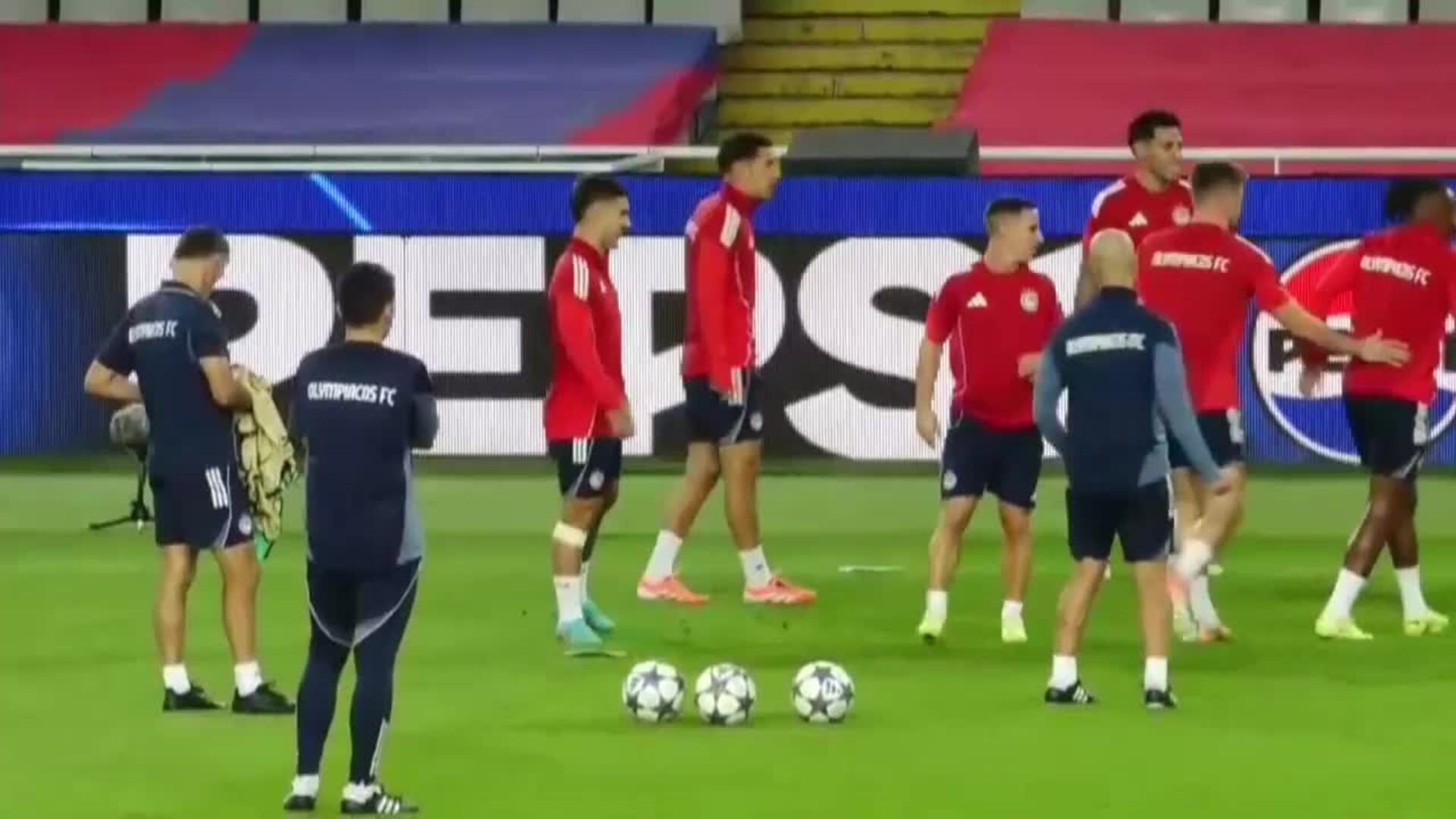 El Olympiacos de Mendilibar se entrena en el Olímpico para su partido ...