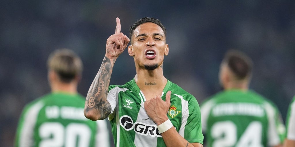 El golazo de Antony tras el pase largo de Marc Roca en el Betis ...