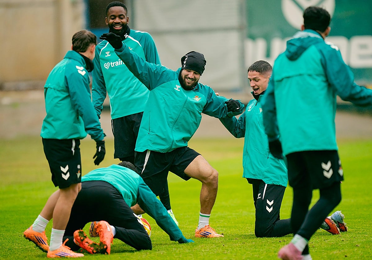 Alineaciones oficiales del Torrent - Betis de la Copa del Rey 2025-2026 ...