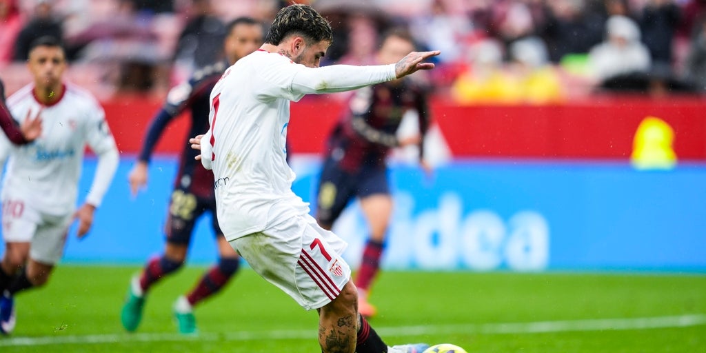 Akor 'empuja' a Isaac Romero hacia un agujero del que no puede salir