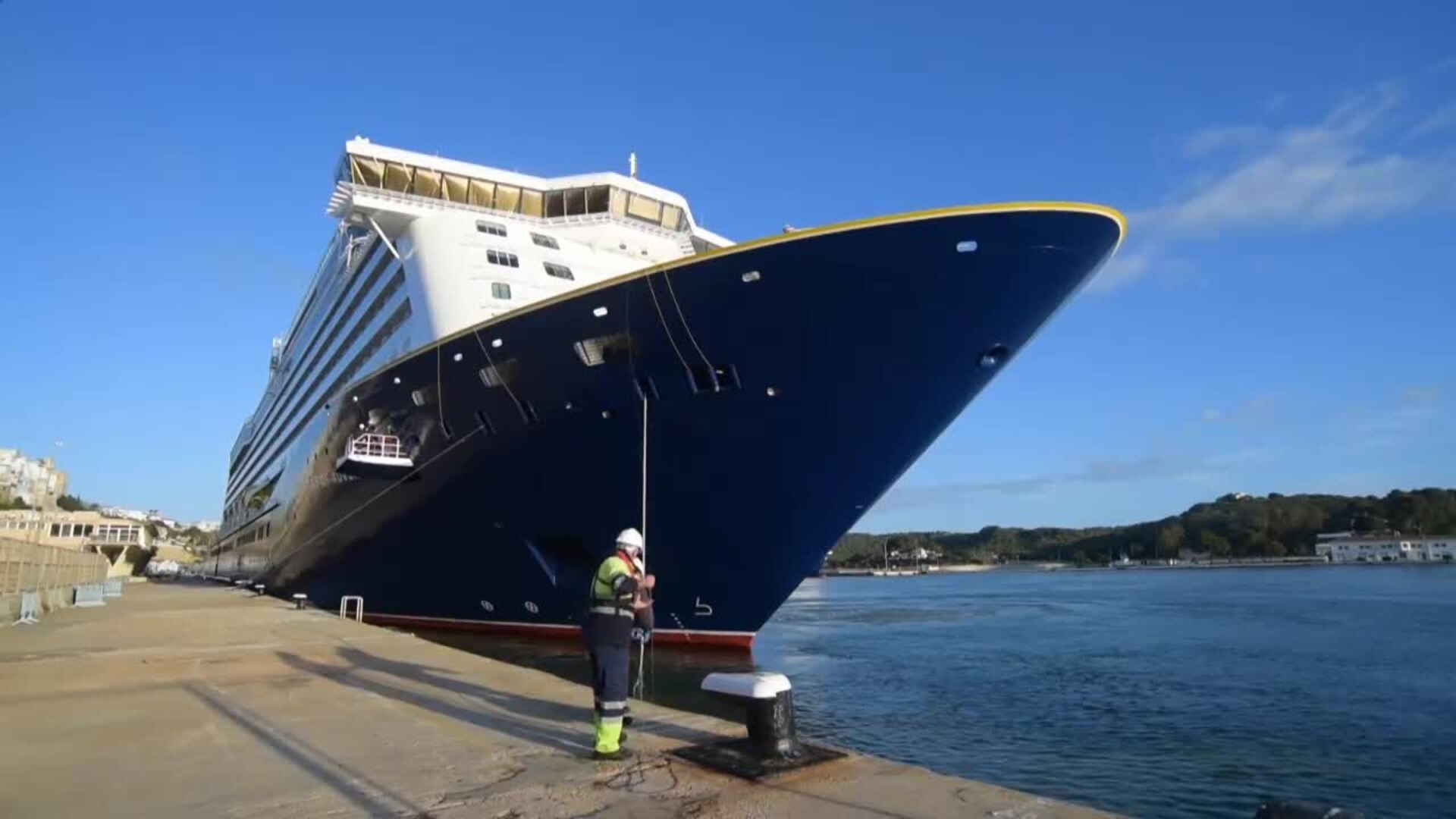 El "Spirit Of Adventure" inaugura la temporada de cruceros en Menorca