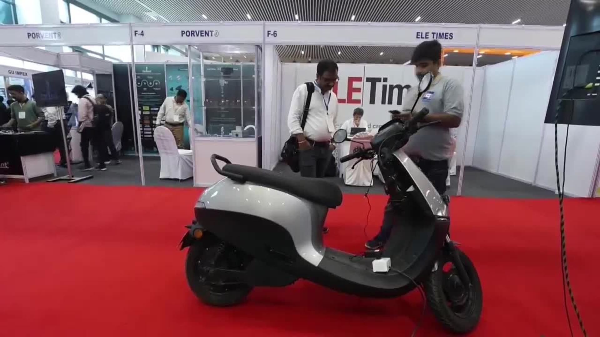 Bangalore acoge una feria de vehículos eléctricos e híbridos