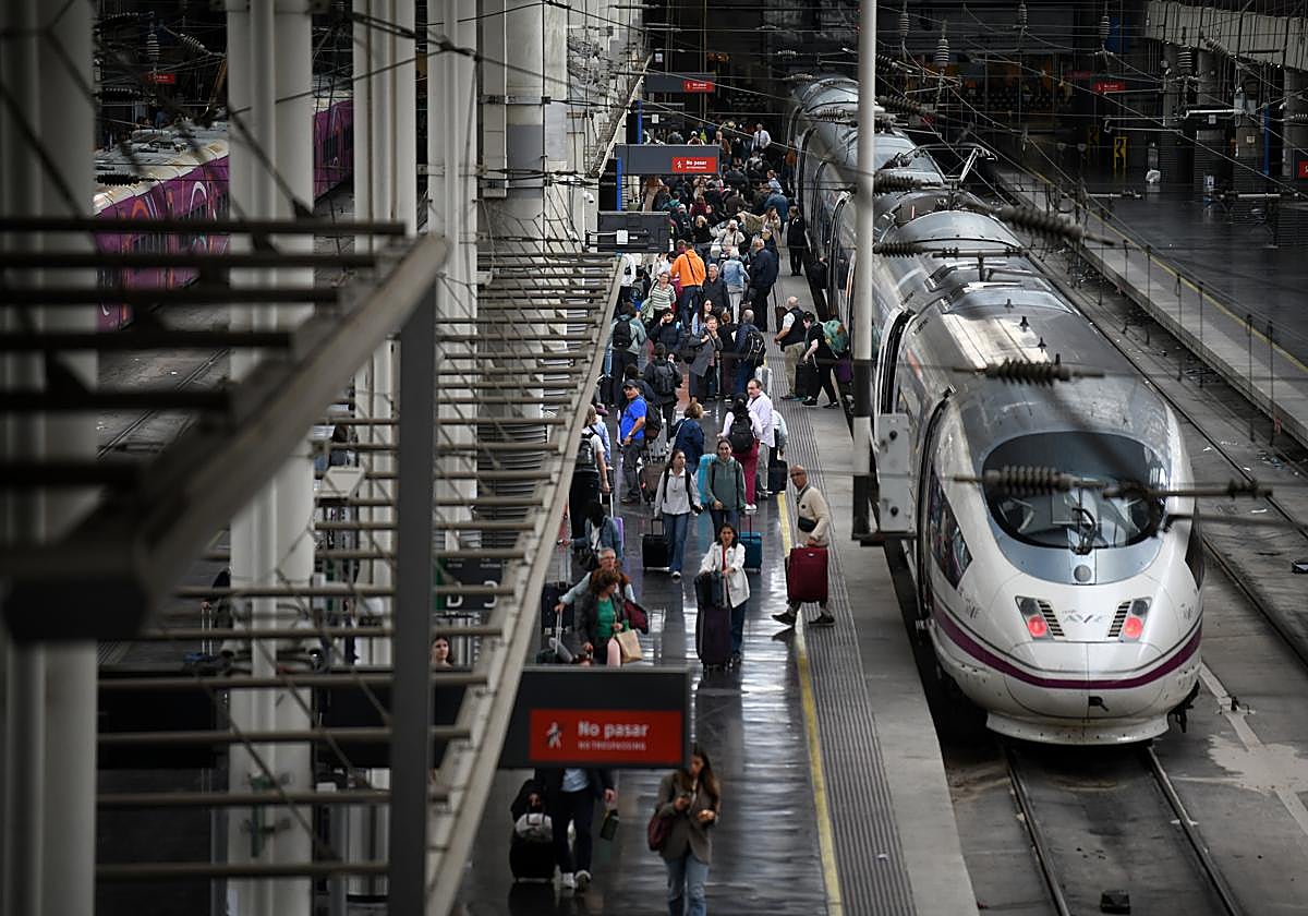 Una incidencia en la señalización provoca retrasos en los trenes con salida y llegada a Atocha