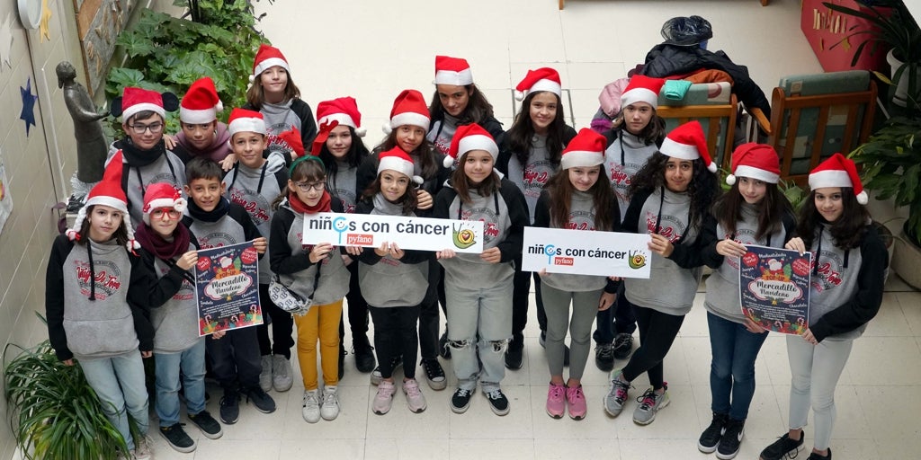Los niños del Íñigo de Toro encienden su luz dorada por Navidad