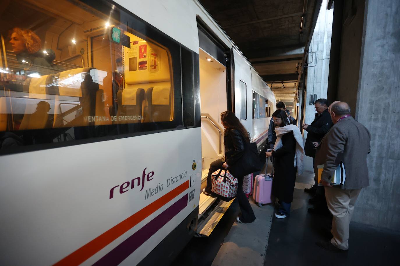 El viaje inaugural del tren de proximidad entre Palma y Villa del Río ...