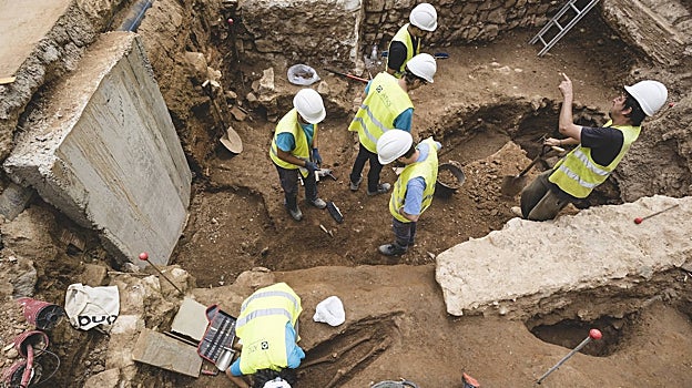 Nueve tumbas romanas y visigodas en pleno centro de Barcelona