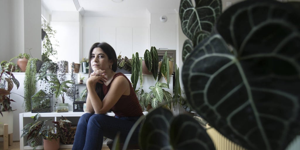 Clara Redondo, la gurú del mundo vegetal que vive con 200 plantas