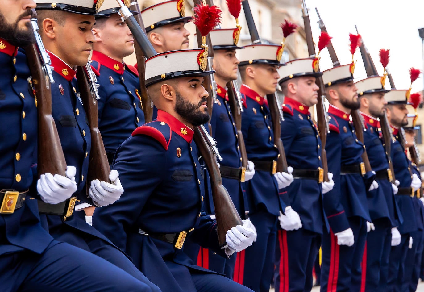 Vistoso y aclamado despliegue de la Guardia Real en Ciudad Rodrigo