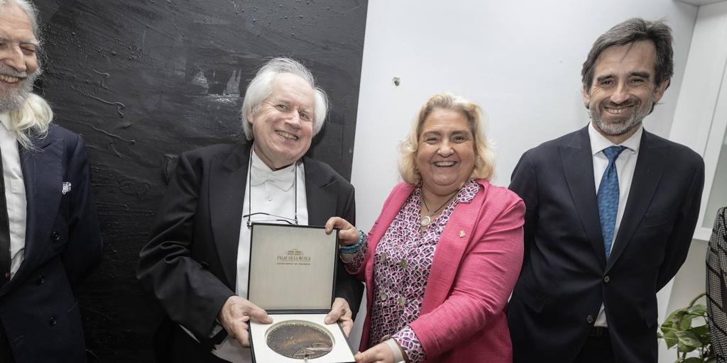 El pianista Grigory Sokolov recibe la Medalla de Oro del Palau de la ...
