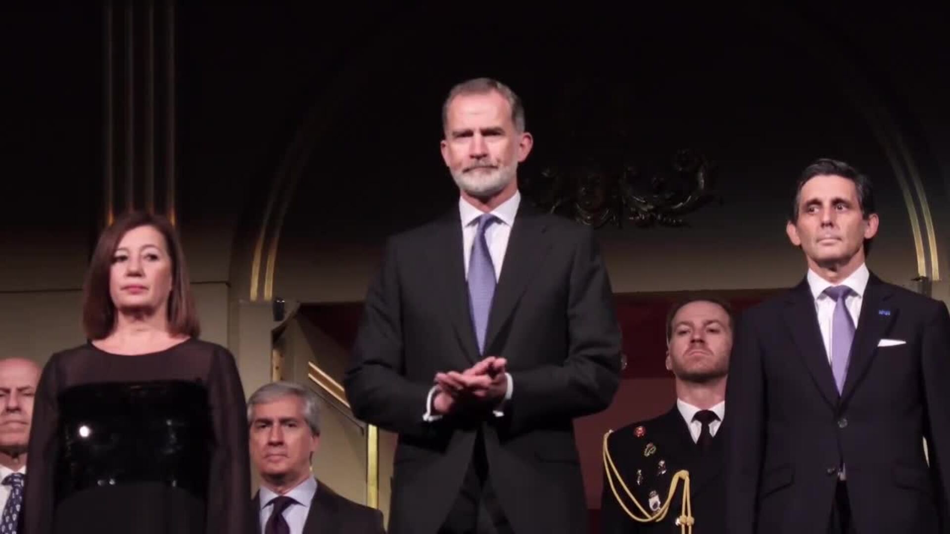 El rey preside la gala de los cien años de Telefónica en el Teatro Real