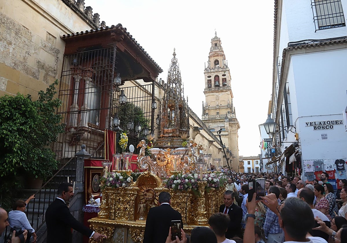 Fotos: La solemne y masiva procesión del Corpus en Córdoba